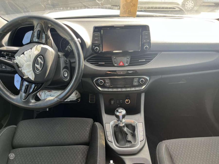 Balts Hyundai i30 2020 Tauragė, ar dzinēja tilpumu 2.00 L un nobraukumu 62 tūkst. km par 7200 €, foto 24 vietnē AUTOMOTO.COM.LV