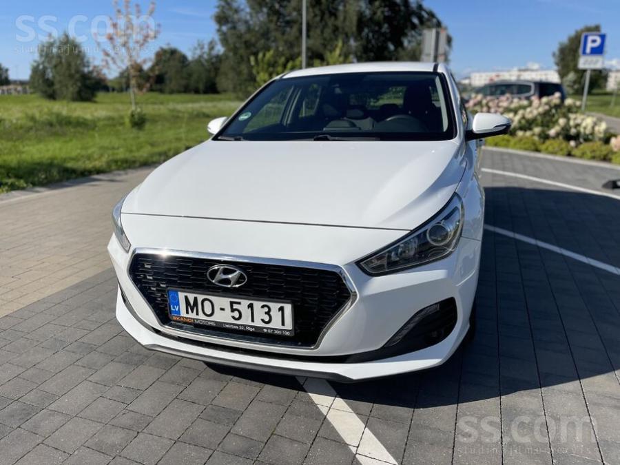 White Hyundai i30 2020 in Riga, with an engine capacity of 1.60 L and mileage of 132 thousand km for 6900 €, photo 3 on AUTOMOTO.COM.LV