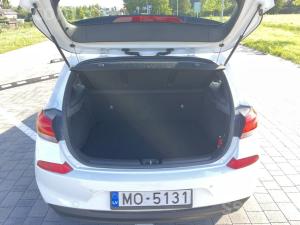 White Hyundai i30 2020 in Riga, with an engine capacity of 1.60 L and mileage of 132 thousand km for 6900 €, photo 6 on AUTOMOTO.COM.LV
