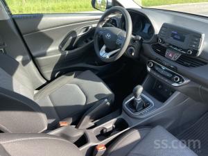 White Hyundai i30 2020 in Riga, with an engine capacity of 1.60 L and mileage of 132 thousand km for 6900 €, photo 7 on AUTOMOTO.COM.LV