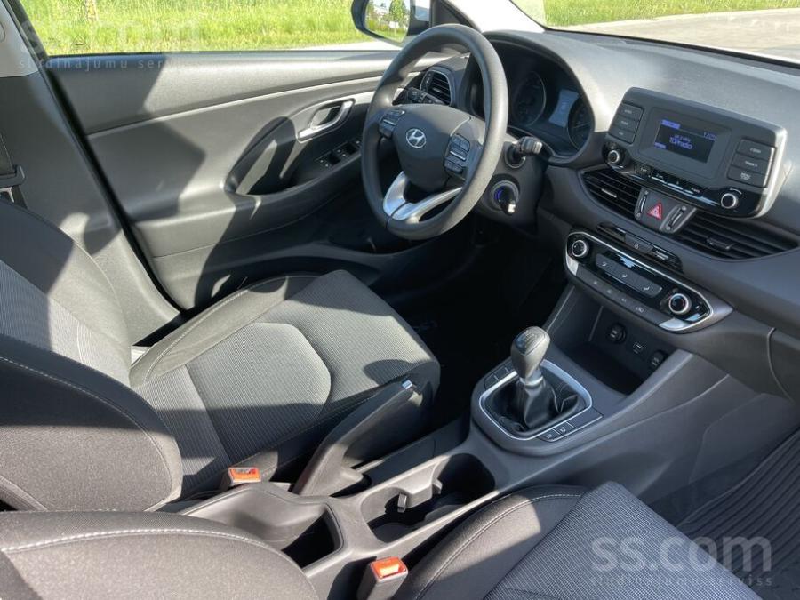 White Hyundai i30 2020 in Riga, with an engine capacity of 1.60 L and mileage of 132 thousand km for 6900 €, photo 7 on AUTOMOTO.COM.LV