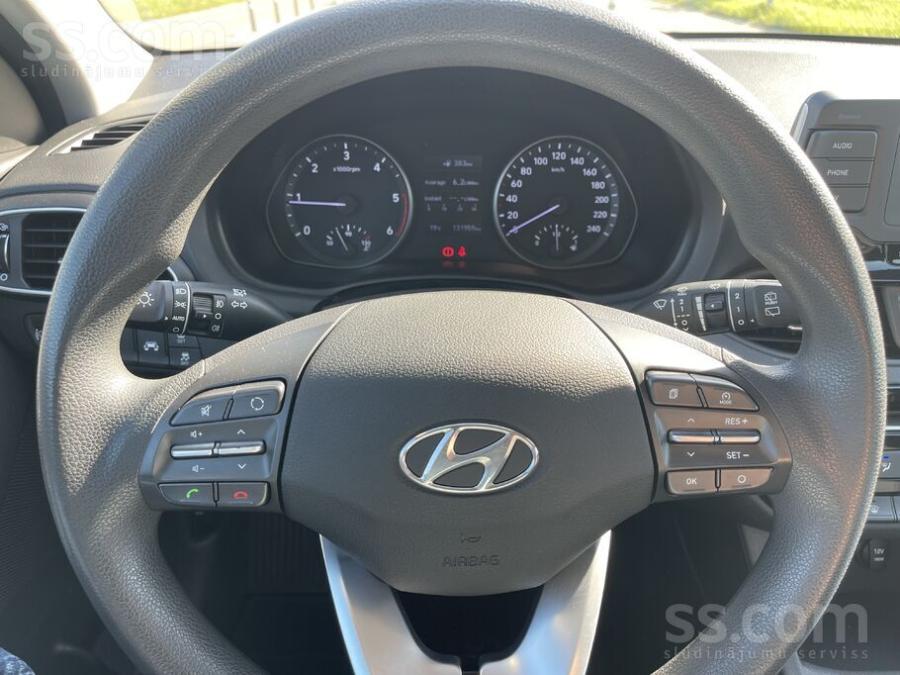 White Hyundai i30 2020 in Riga, with an engine capacity of 1.60 L and mileage of 132 thousand km for 6900 €, photo 8 on AUTOMOTO.COM.LV