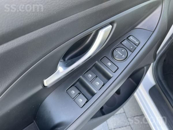 Balts Hyundai i30 2020 Rīga, ar dzinēja tilpumu 1.60 L un nobraukumu 132 tūkst. km par 6900 €, foto 8 vietnē AUTOMOTO.COM.LV