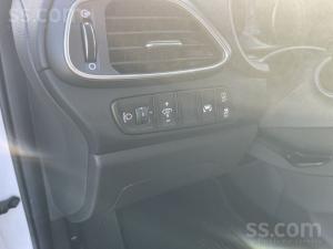 White Hyundai i30 2020 in Riga, with an engine capacity of 1.60 L and mileage of 132 thousand km for 6900 €, photo 10 on AUTOMOTO.COM.LV