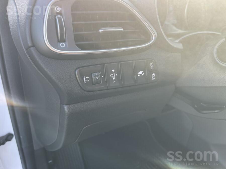 White Hyundai i30 2020 in Riga, with an engine capacity of 1.60 L and mileage of 132 thousand km for 6900 €, photo 10 on AUTOMOTO.COM.LV