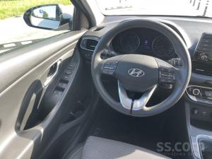 White Hyundai i30 2020 in Riga, with an engine capacity of 1.60 L and mileage of 132 thousand km for 6900 €, photo 11 on AUTOMOTO.COM.LV