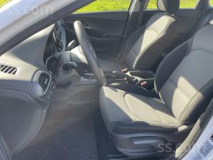 White Hyundai i30 2020 in Riga, with an engine capacity of 1.60 L and mileage of 132 thousand km for 6900 €, photo 12 on AUTOMOTO.COM.LV