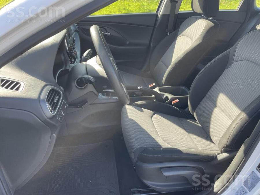White Hyundai i30 2020 in Riga, with an engine capacity of 1.60 L and mileage of 132 thousand km for 6900 €, photo 12 on AUTOMOTO.COM.LV