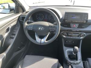 White Hyundai i30 2020 in Riga, with an engine capacity of 1.60 L and mileage of 132 thousand km for 6900 €, photo 13 on AUTOMOTO.COM.LV