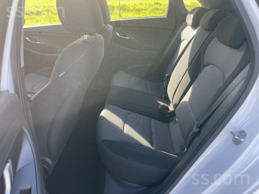 White Hyundai i30 2020 in Riga, with an engine capacity of 1.60 L and mileage of 132 thousand km for 6900 €, photo 14 on AUTOMOTO.COM.LV