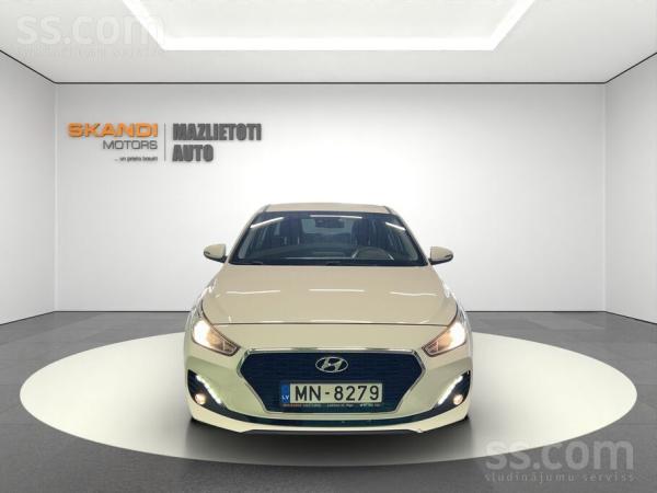 White Hyundai i30 2020 in Riga, with an engine capacity of 1.40 L and mileage of 189 thousand km for 8490 €, photo 2 on AUTOMOTO.COM.LV