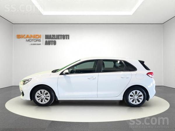 White Hyundai i30 2020 in Riga, with an engine capacity of 1.40 L and mileage of 189 thousand km for 8490 €, photo 3 on AUTOMOTO.COM.LV