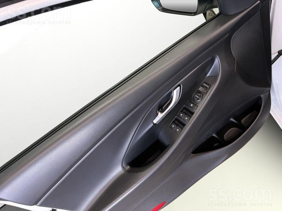 Белый Хендай i30 2020 в Рига, объемом двигателя 1.40 л и пробегом 189 тыс. км за 8490 €, фото 13 на AUTOMOTO.COM.LV