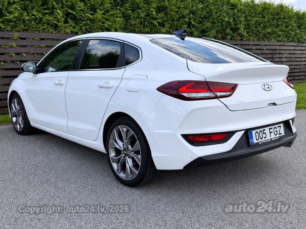 Белый Хендай i30 2020 в Таллин, объемом двигателя 1.40 л и пробегом 246 тыс. км за 8490 €, фото 5 на AUTOMOTO.COM.LV