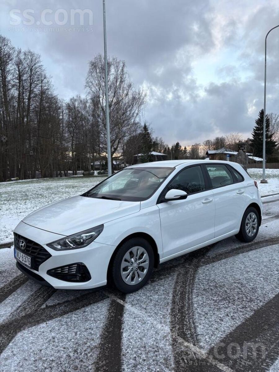 White Hyundai i30 2021 in Riga, with an engine capacity of 1.50 L and mileage of 72 thousand km for 12500 €, photo 1 on AUTOMOTO.COM.LV