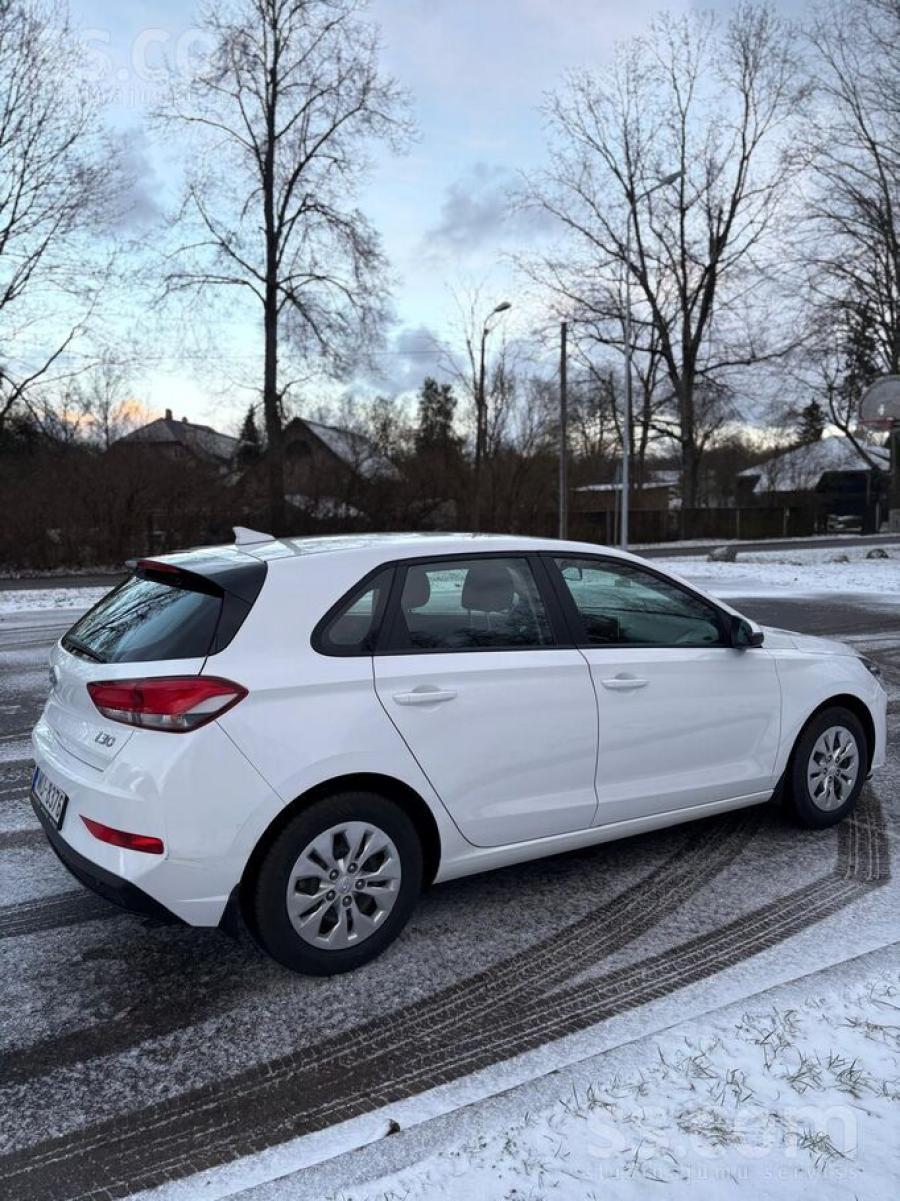 White Hyundai i30 2021 in Riga, with an engine capacity of 1.50 L and mileage of 72 thousand km for 12500 €, photo 3 on AUTOMOTO.COM.LV