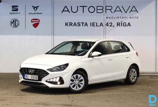 White Hyundai i30 2021 in Riga, with an engine capacity of 1.50 L and mileage of 141 thousand km for 9800 €, photo 1 on AUTOMOTO.COM.LV