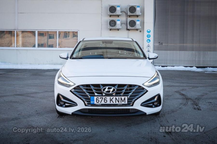 Balts Hyundai i30 2021 Tallina, ar dzinēja tilpumu 1.00 L un nobraukumu 46 tūkst. km par 13990 €, foto 2 vietnē AUTOMOTO.COM.LV