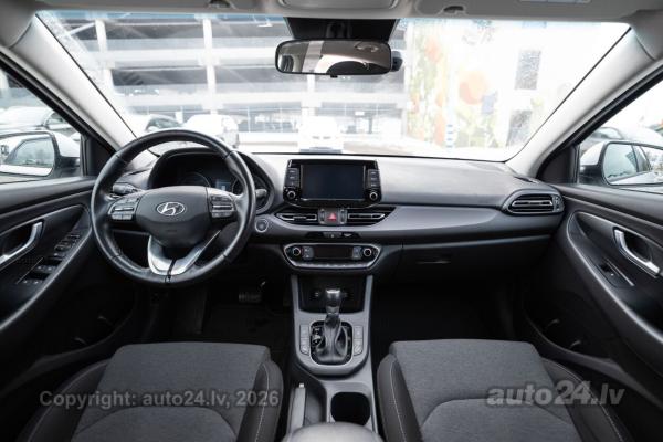 Balts Hyundai i30 2021 Tallina, ar dzinēja tilpumu 1.00 L un nobraukumu 46 tūkst. km par 13990 €, foto 9 vietnē AUTOMOTO.COM.LV