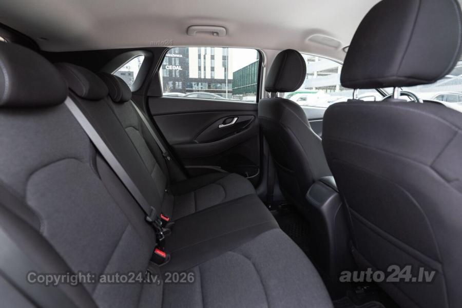 Balts Hyundai i30 2021 Tallina, ar dzinēja tilpumu 1.00 L un nobraukumu 46 tūkst. km par 13990 €, foto 12 vietnē AUTOMOTO.COM.LV
