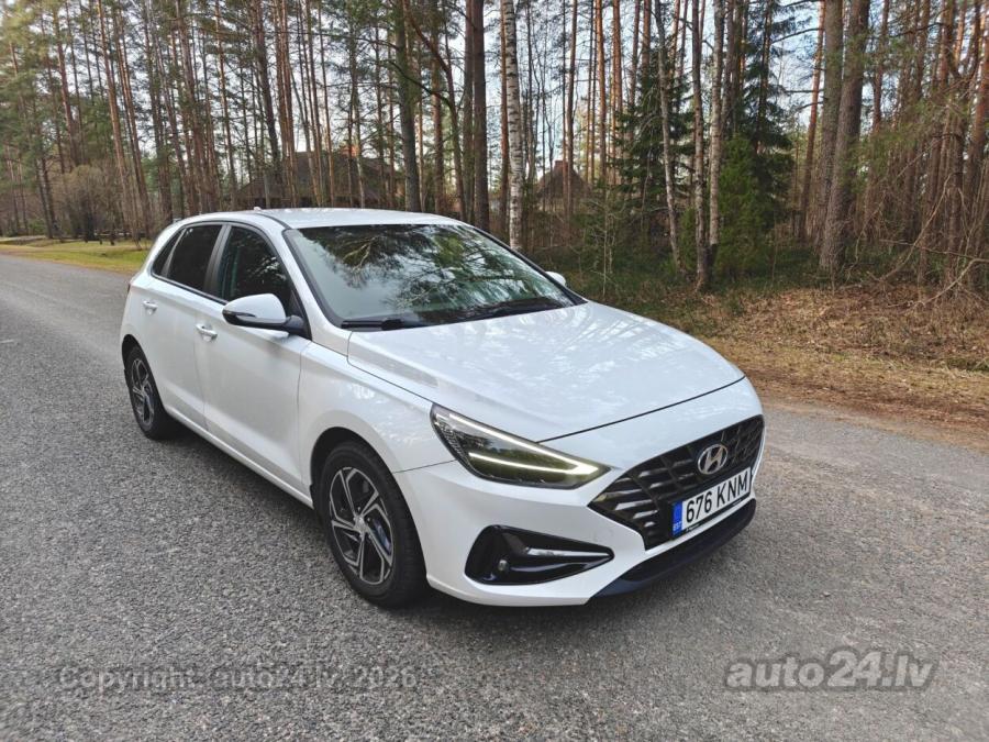 Balts Hyundai i30 2021 Tallina, ar dzinēja tilpumu 1.00 L un nobraukumu 47 tūkst. km par 13900 €, foto 3 vietnē AUTOMOTO.COM.LV