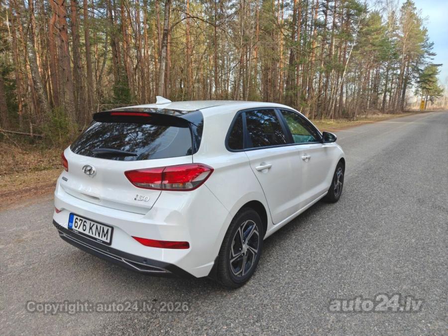 Balts Hyundai i30 2021 Tallina, ar dzinēja tilpumu 1.00 L un nobraukumu 47 tūkst. km par 13900 €, foto 4 vietnē AUTOMOTO.COM.LV