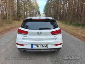 Balts Hyundai i30 2021 Tallina, ar dzinēja tilpumu 1.00 L un nobraukumu 47 tūkst. km par 13900 €, foto 5 vietnē AUTOMOTO.COM.LV
