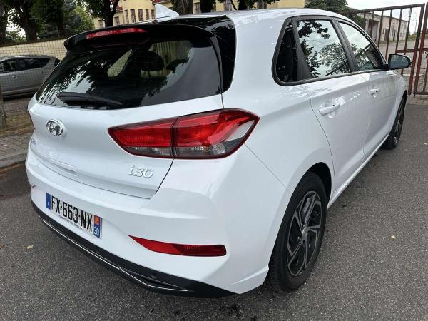 Белый Хендай i30 2021 в Таураге, объемом двигателя 1.60 л и пробегом 236 тыс. км за 9300 €, фото 4 на AUTOMOTO.COM.LV