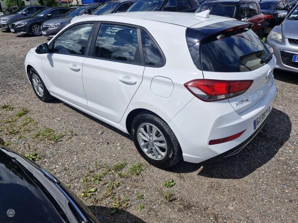 White Hyundai i30 2021 in Taurage, with an engine capacity of 1.50 L and mileage of 232 thousand km for 7500 €, photo 6 on AUTOMOTO.COM.LV