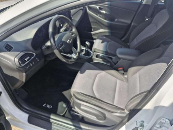 White Hyundai i30 2021 in Taurage, with an engine capacity of 1.50 L and mileage of 232 thousand km for 7500 €, photo 8 on AUTOMOTO.COM.LV