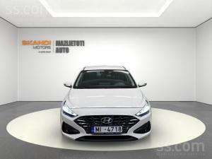 White Hyundai i30 2021 in Riga, with an engine capacity of 1.50 L and mileage of 34 thousand km for 14490 €, photo 3 on AUTOMOTO.COM.LV