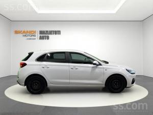 White Hyundai i30 2021 in Riga, with an engine capacity of 1.50 L and mileage of 34 thousand km for 14490 €, photo 8 on AUTOMOTO.COM.LV