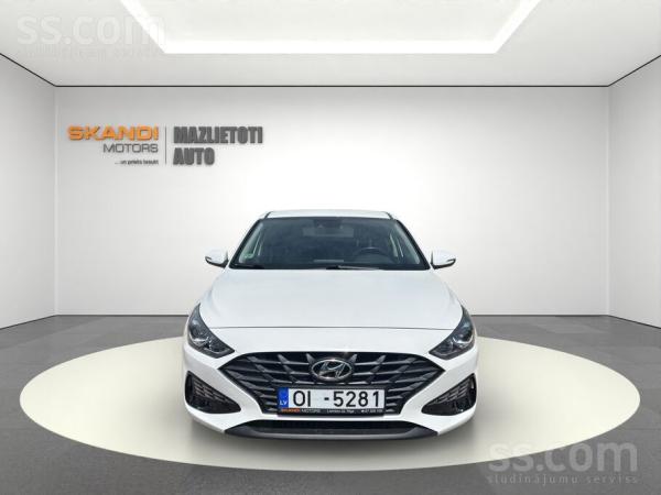 Balts Hyundai i30 2022 Rīga, ar dzinēja tilpumu 1.50 L un nobraukumu 72 tūkst. km par 12990 €, foto 2 vietnē AUTOMOTO.COM.LV