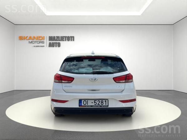 Balts Hyundai i30 2022 Rīga, ar dzinēja tilpumu 1.50 L un nobraukumu 72 tūkst. km par 12990 €, foto 5 vietnē AUTOMOTO.COM.LV