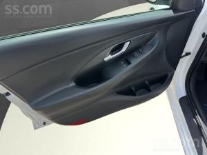 Balts Hyundai i30 2022 Rīga, ar dzinēja tilpumu 1.50 L un nobraukumu 72 tūkst. km par 12990 €, foto 13 vietnē AUTOMOTO.COM.LV
