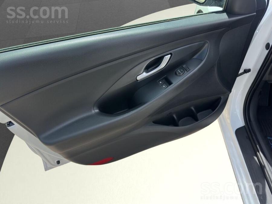 Balts Hyundai i30 2022 Rīga, ar dzinēja tilpumu 1.50 L un nobraukumu 72 tūkst. km par 12990 €, foto 13 vietnē AUTOMOTO.COM.LV