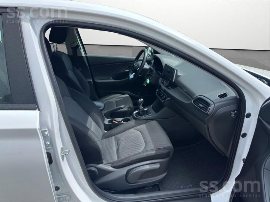 Balts Hyundai i30 2022 Rīga, ar dzinēja tilpumu 1.50 L un nobraukumu 72 tūkst. km par 12990 €, foto 17 vietnē AUTOMOTO.COM.LV