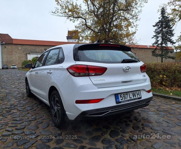 Balts Hyundai i30 2023 Tallina, ar dzinēja tilpumu 1.00 L un nobraukumu 48 tūkst. km par 16200 €, foto 11 vietnē AUTOMOTO.COM.LV