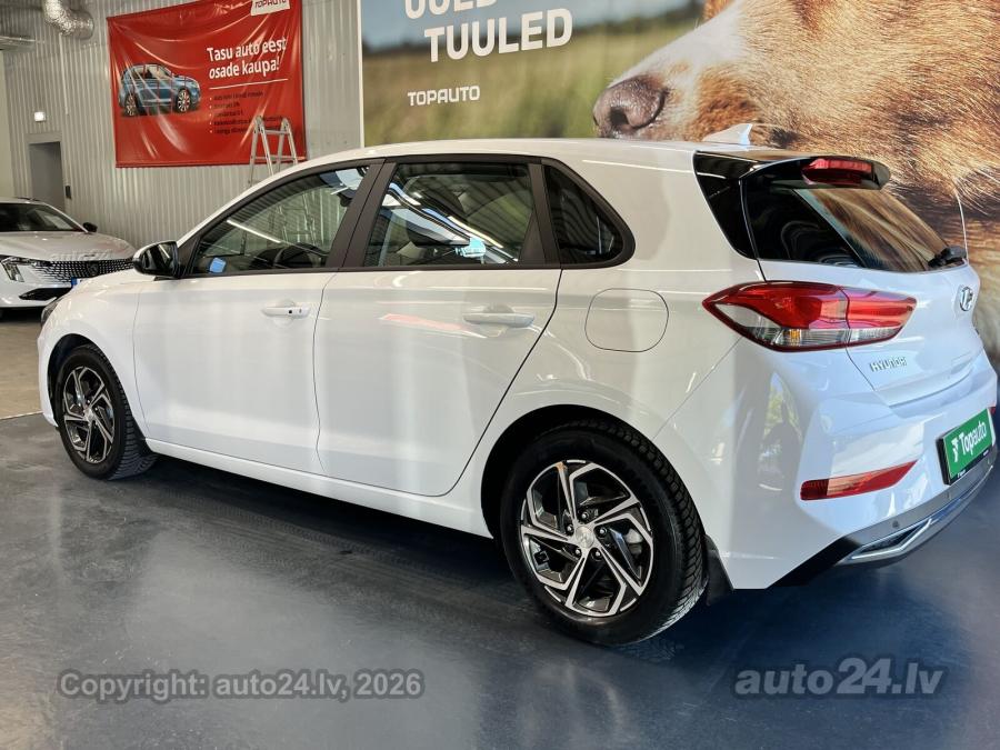 Balts Hyundai i30 2023 Tallina, ar dzinēja tilpumu 1.00 L un nobraukumu 46 tūkst. km par 16500 €, foto 4 vietnē AUTOMOTO.COM.LV