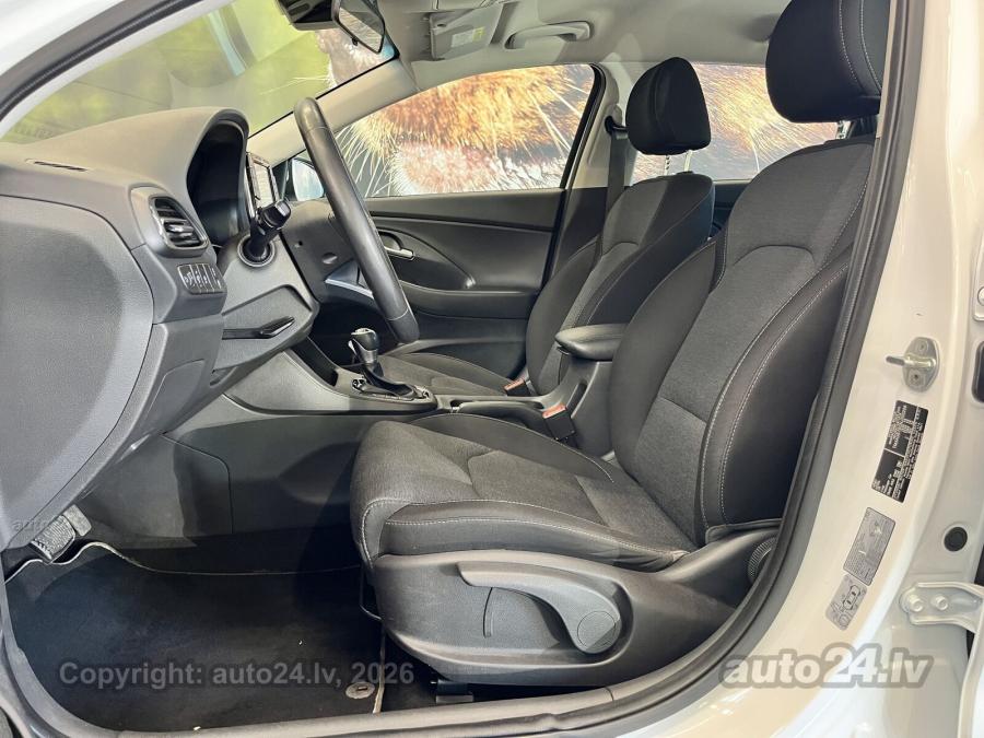 Balts Hyundai i30 2023 Tallina, ar dzinēja tilpumu 1.00 L un nobraukumu 46 tūkst. km par 16500 €, foto 6 vietnē AUTOMOTO.COM.LV
