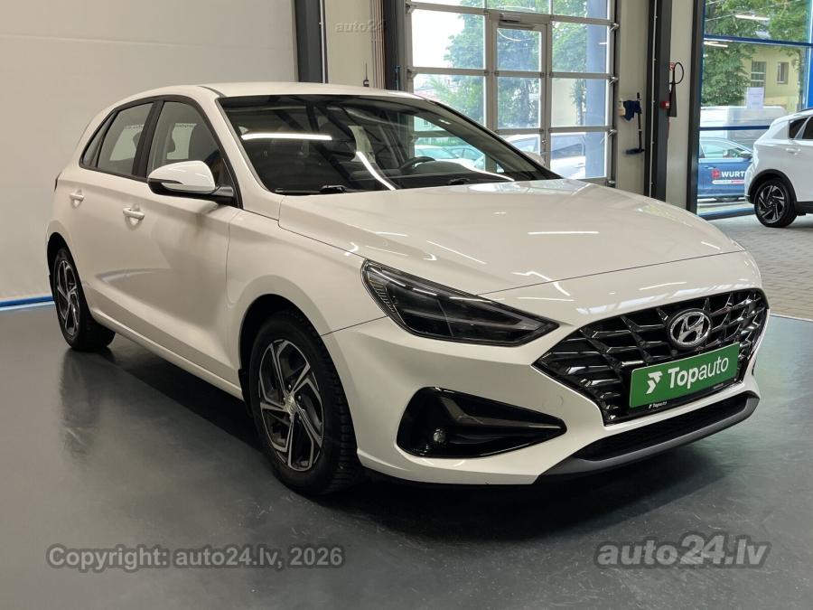 Белый Хендай i30 2023 в Таллин, объемом двигателя 1.00 л и пробегом 50 тыс. км за 17900 €, фото 3 на AUTOMOTO.COM.LV