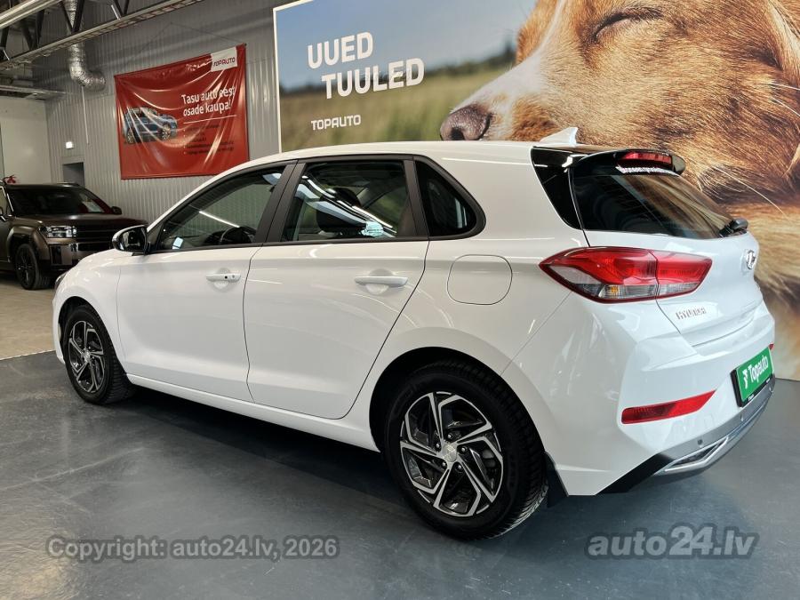 Белый Хендай i30 2023 в Таллин, объемом двигателя 1.00 л и пробегом 50 тыс. км за 17900 €, фото 4 на AUTOMOTO.COM.LV