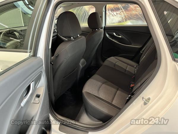 Белый Хендай i30 2023 в Таллин, объемом двигателя 1.00 л и пробегом 50 тыс. км за 17900 €, фото 6 на AUTOMOTO.COM.LV