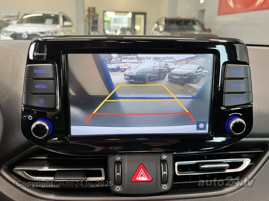 Белый Хендай i30 2023 в Таллин, объемом двигателя 1.00 л и пробегом 50 тыс. км за 17900 €, фото 15 на AUTOMOTO.COM.LV