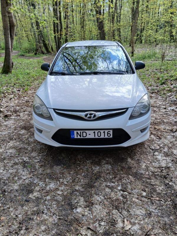 Balts Hyundai i30 2011 Rīga, ar dzinēja tilpumu 1.60 L un nobraukumu 317 tūkst. km par 1650 €, foto 1 vietnē AUTOMOTO.COM.LV