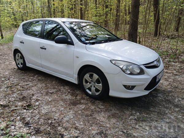 Balts Hyundai i30 2011 Rīga, ar dzinēja tilpumu 1.60 L un nobraukumu 317 tūkst. km par 1650 €, foto 3 vietnē AUTOMOTO.COM.LV