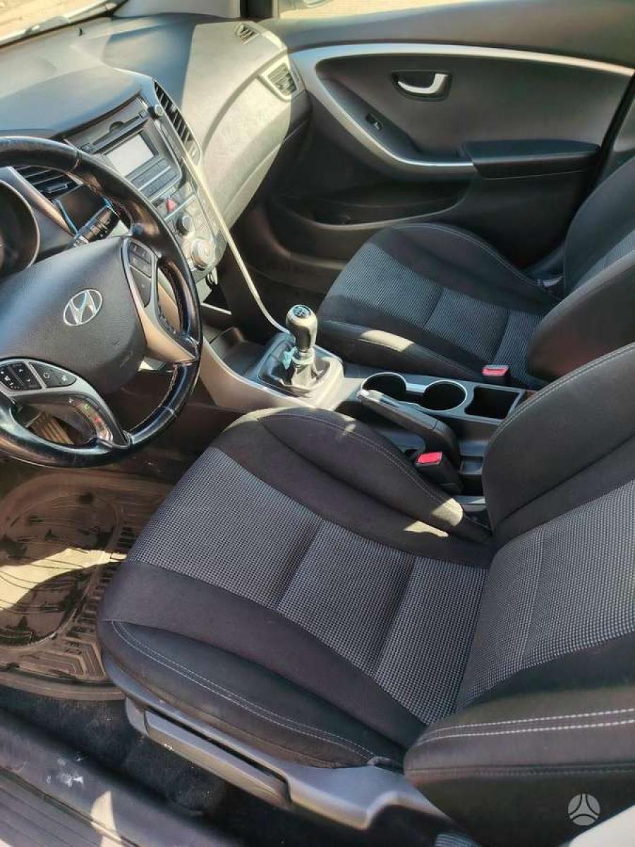 Белый Хендай i30 2013 в Вильнюс, объемом двигателя 1.40 л и пробегом 323 тыс. км за 2850 €, фото 3 на AUTOMOTO.COM.LV