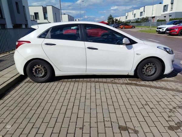 Hyundai i30 2013 Viļņa vietnē Balts Hyundai i30 2013 Viļņa, ar dzinēja tilpumu 1.40 L un nobraukumu 323 tūkst. km par 2850 €, foto 1 vietnē AUTOMOTO.COM.LV