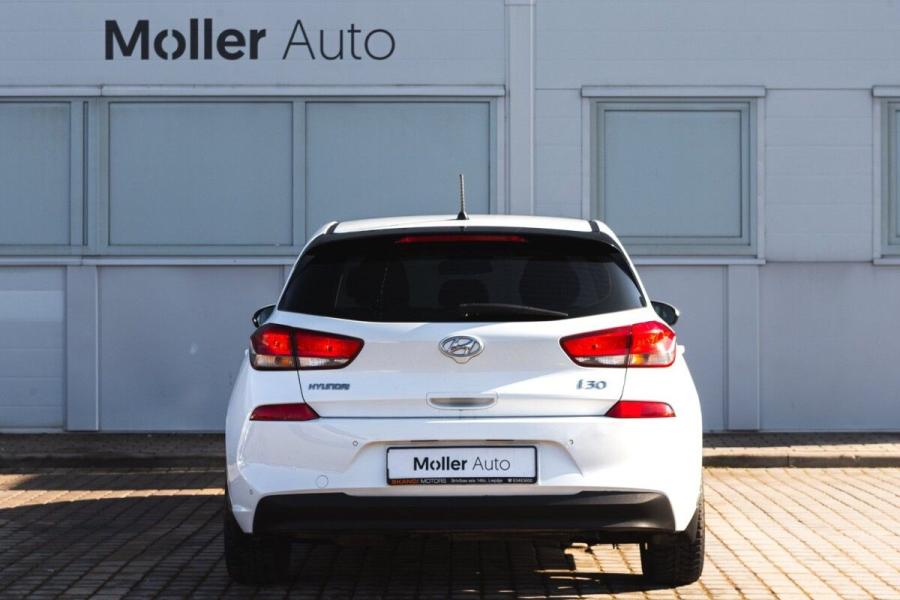 White Hyundai i30 2020 in Ventspils, with an engine capacity of 1.60 L and mileage of 123 thousand km for 7000 €, photo 5 on AUTOMOTO.COM.LV