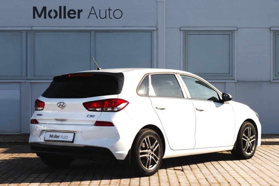 White Hyundai i30 2020 in Ventspils, with an engine capacity of 1.60 L and mileage of 123 thousand km for 7000 €, photo 6 on AUTOMOTO.COM.LV